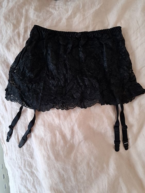 Schwarzer La Michelle Strapsgürtel mit String, Grösse S, Neu (Neu ...