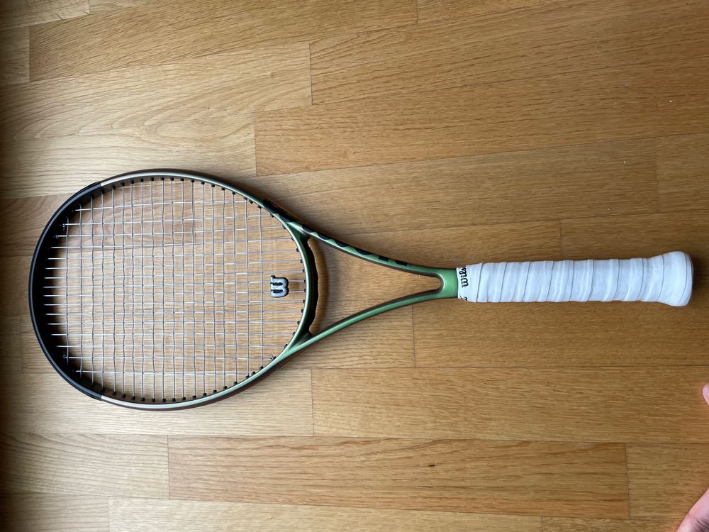 Tennisracket (NEU) WILSON Blade 98 16x19 V8 / 98cm2 / 305g (Neu (gemäss ...