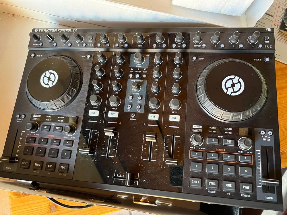 Traktor Kontrol S4 4-Channel Mixer DJ Controller (Gebraucht) in Tann ...