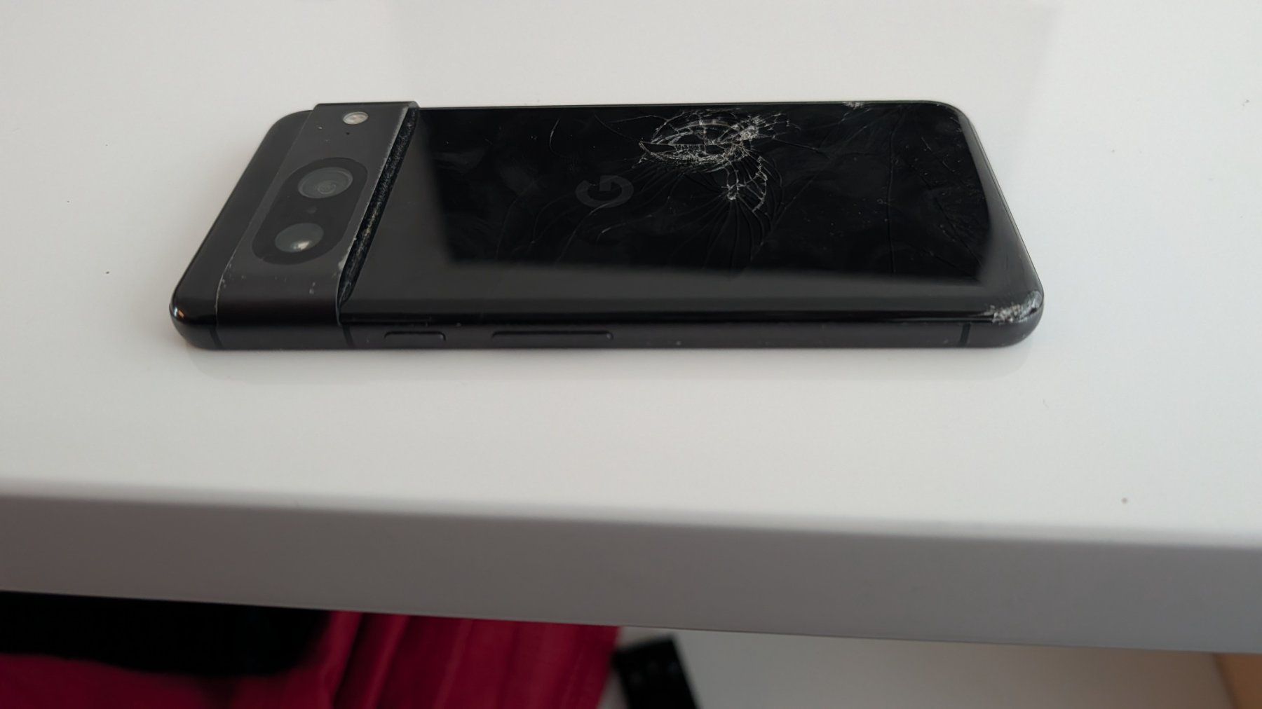 Google Pixel 8 - Schwarz - Rückseite und Screen defekt (Gebraucht) in ...