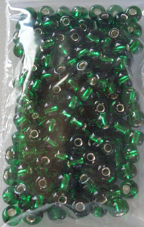 Rocailleperlen Grün mit Silbereinzug 4,5 mm (Neu und originalverpackt) in Gunzwil für CHF 2 ...