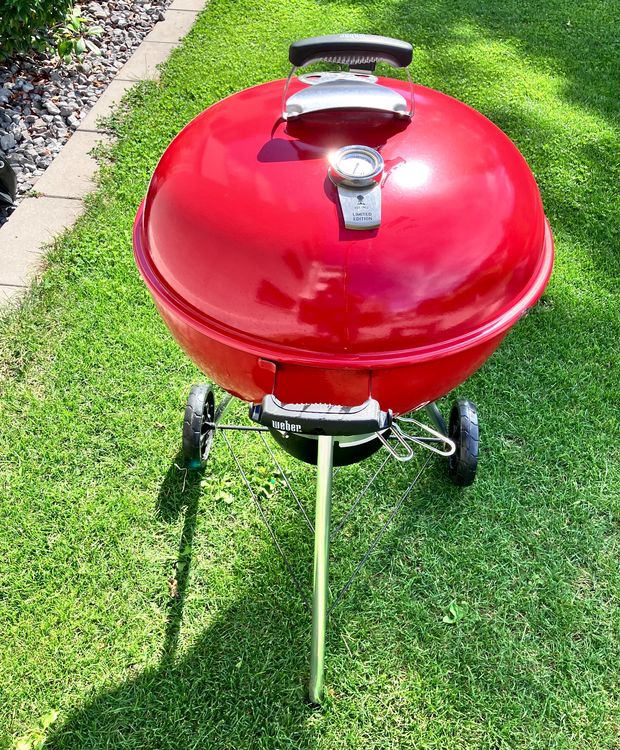 Red Weber Kettle Grill - Perfect for Summer! | Kaufen auf Ricardo
