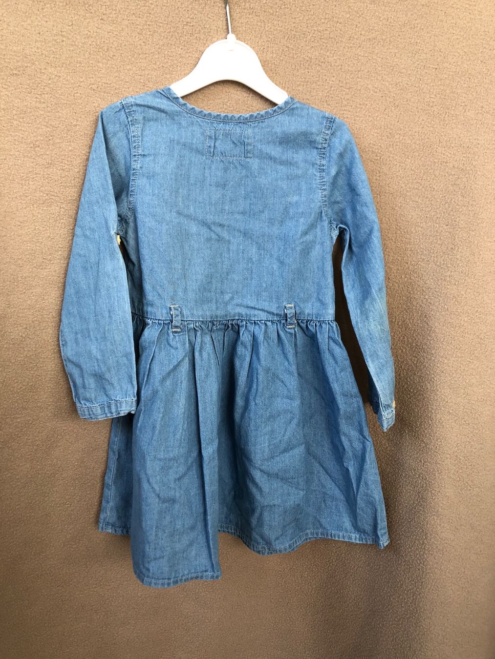 Robe en jeans Gr.92 (D'occasion) à Liddes pour CHF 10 – retrait ...