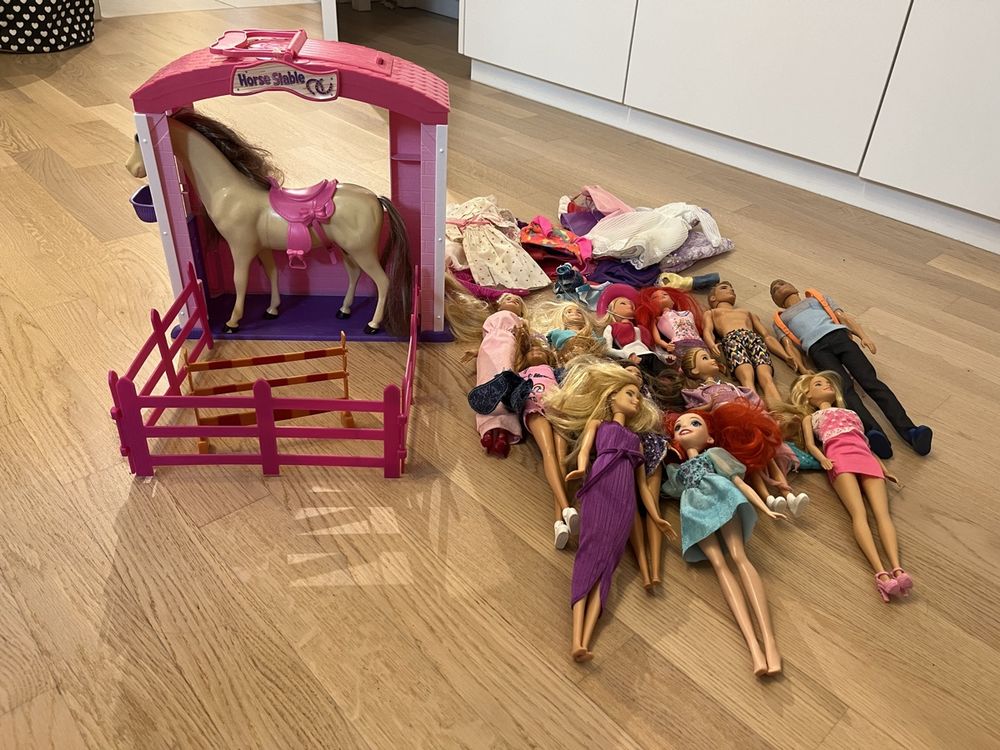 Barbie Pferde-Set mit Stall, Pferd & Barbies (Gebraucht) in Witterswil ...