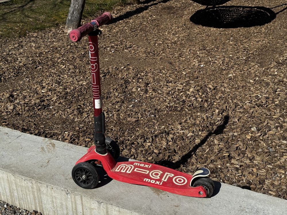 Roter Micro Maxi Scooter (Gebraucht) in Biberstein für CHF 20 – mit ...