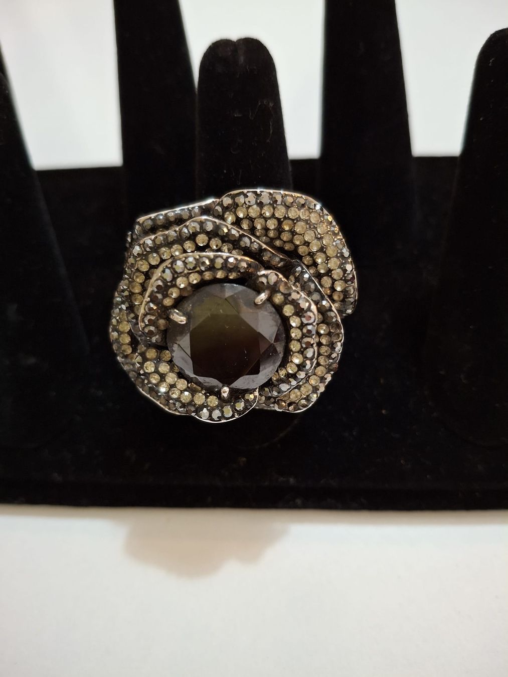 Bague fleur vintage argentée avec pierre noire rare! (Neuf (Voir ...