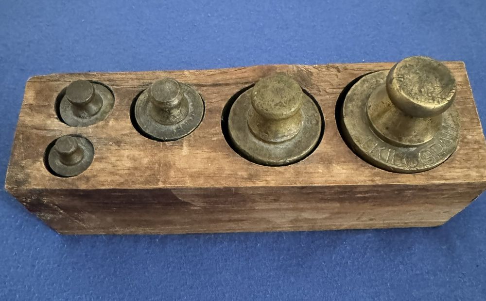 Gewichte mit Holzkasten - Apothekergewichte (Gebraucht) in ...