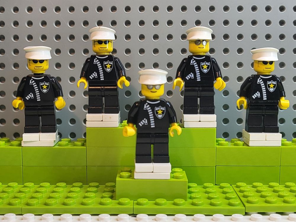 5 Lego-Minifiguren, Original oder viel Eigenkreation (Gebraucht) in ...