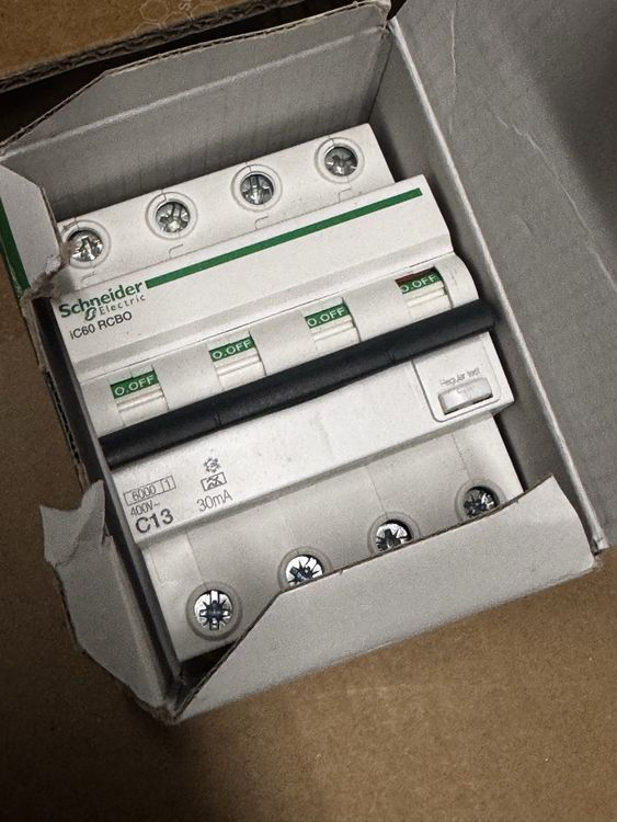 Schneider Electric Acti9 IC60 RCBO 4P-13A-C-30mA-A X1 (Neu und ...