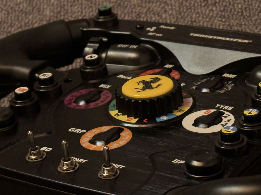 Thrustmaster T300 RS GT-Edition + Ferrari F1 Wheel Add-On (Neu (gemäss ...