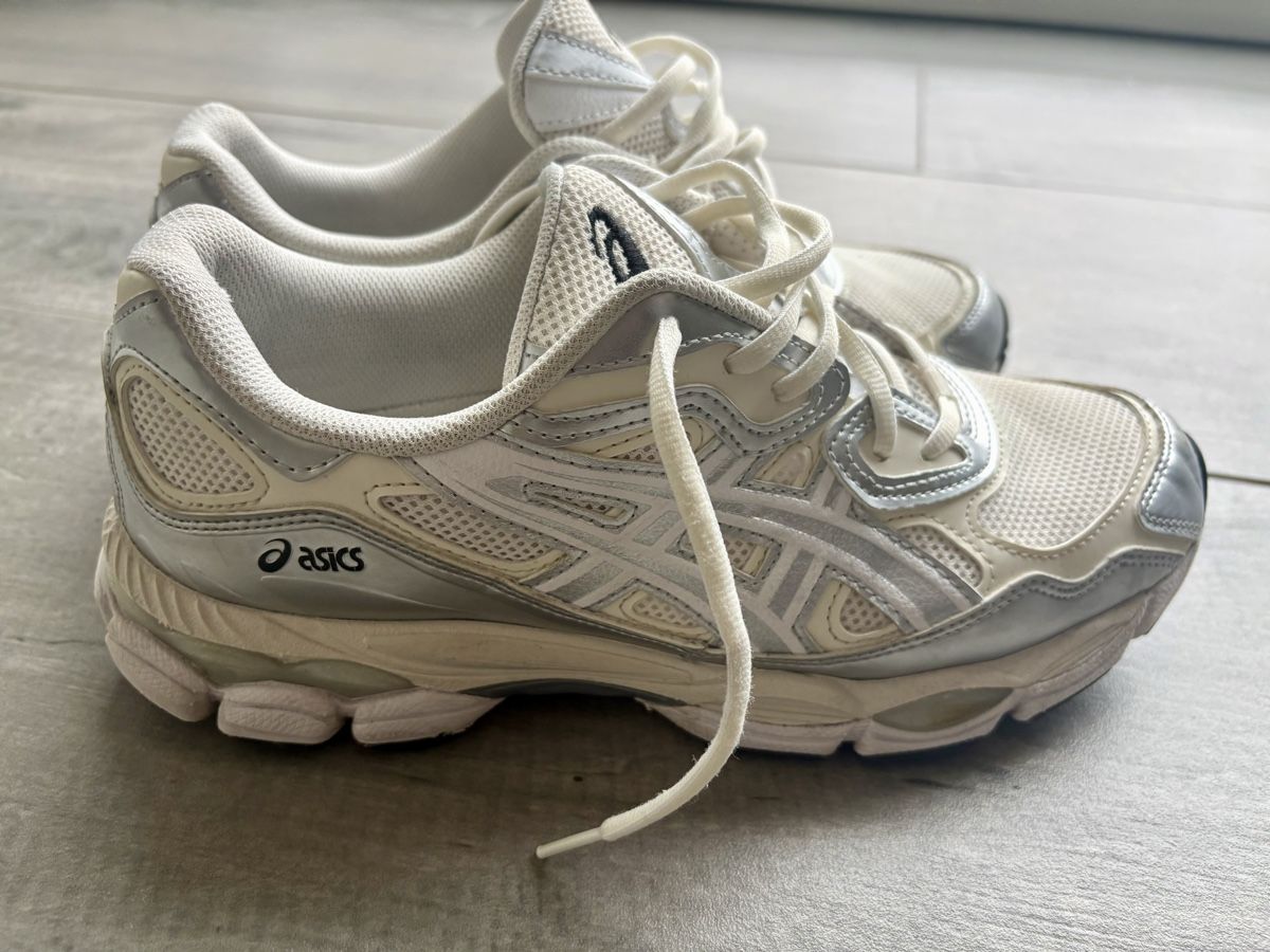 Asics Gel-NYC Sneaker, Weiss/Silber, Gr. 42 – Top Zustand! (Gebraucht ...