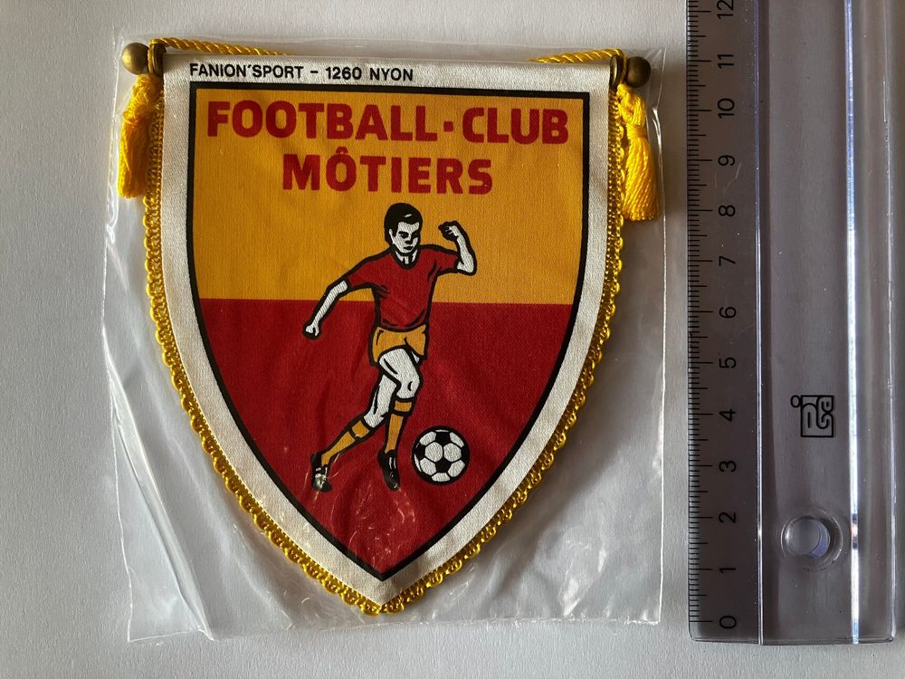 Vintage Fanion/Wimpel FC MÔTIERS (Neu und originalverpackt) in Gland für CHF 5 – mit Lieferung ...