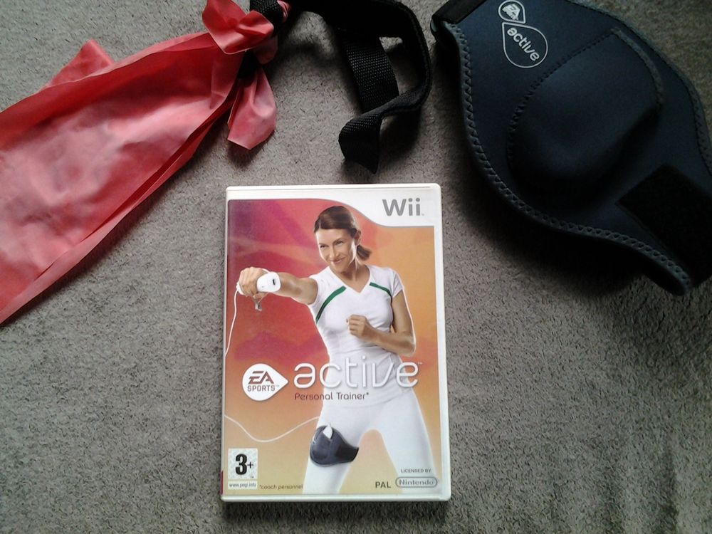 Wii Nintendo EA Sports active Personal Trainer + ceinture .. (Gebraucht ...