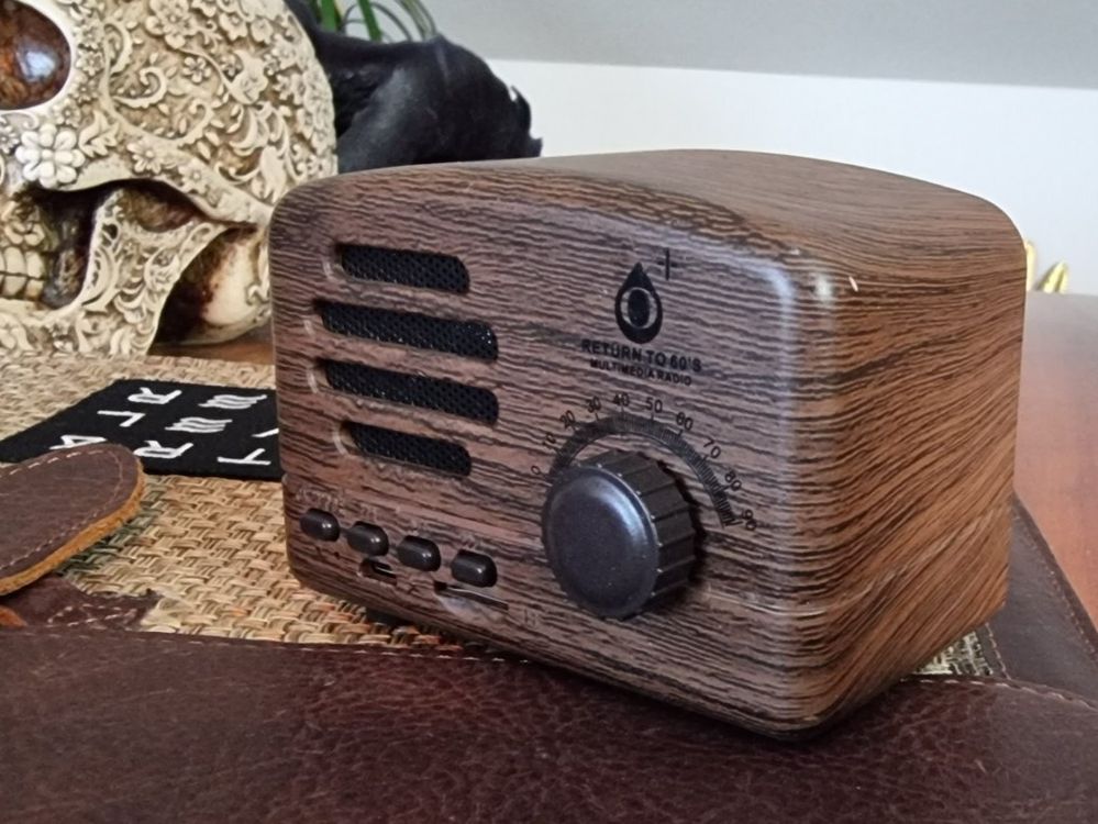 Musikboxen braun Radio, Bluetooth Lautsprecher (Neu und ...