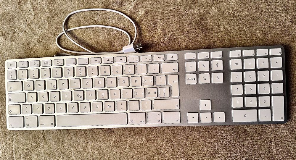 Apple Keyboard mit Zahlenblock neuwertig zu verkaufen (Gebraucht) in ...