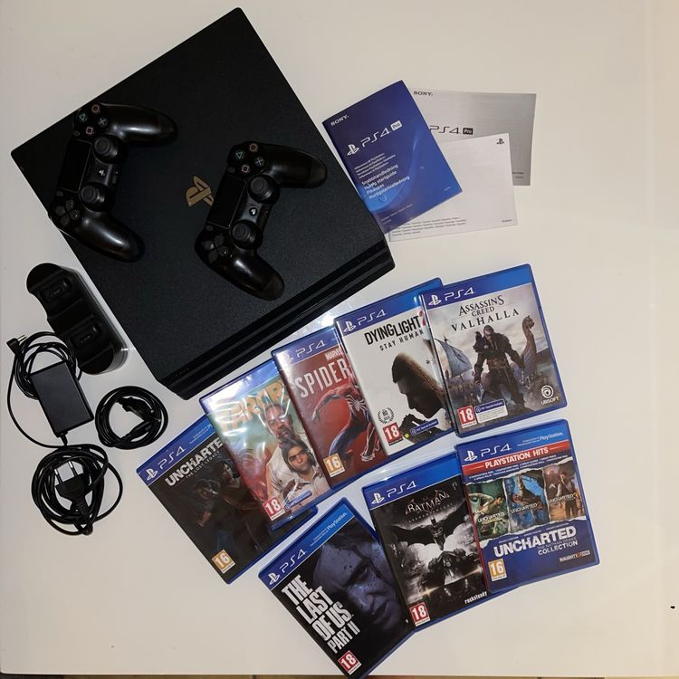 PS4 Pro + 2 Controllers + 8 Games + Charging Station (Gebraucht) in ...