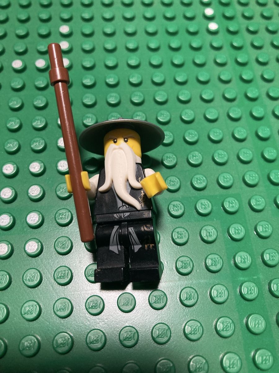 LEGO Ninjago Sensei Wu Minifigur mit schwarzer Robe und Stab (Gebraucht ...