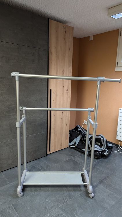 Kleiderstange (Gebraucht) in Lommiswil für CHF 1 – nur Abholung auf Ricardo kaufen