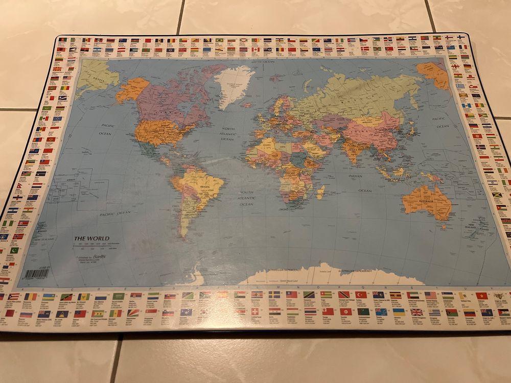 Schreibunterlage mit Weltkarte (Gebraucht) in Rüti ZH für CHF 1 – mit Lieferung auf Ricardo kaufen