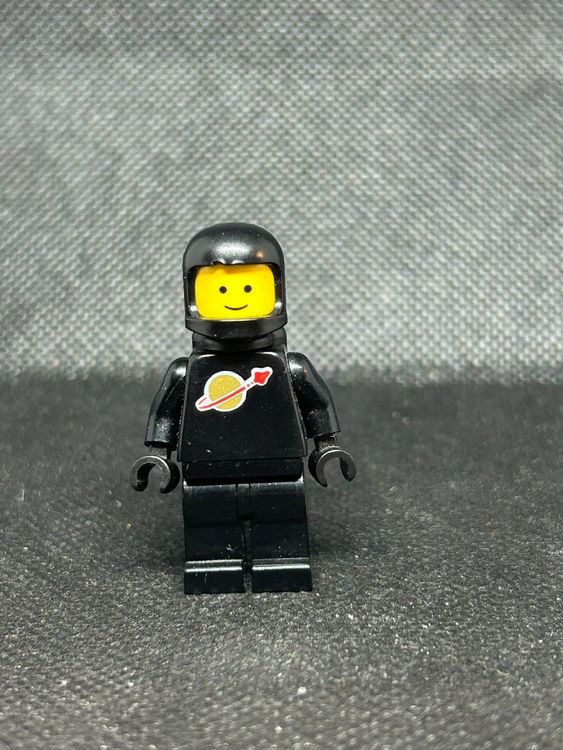 Lego Classic black Spaceman vintage (Gebraucht) in Lausanne für CHF 19. ...