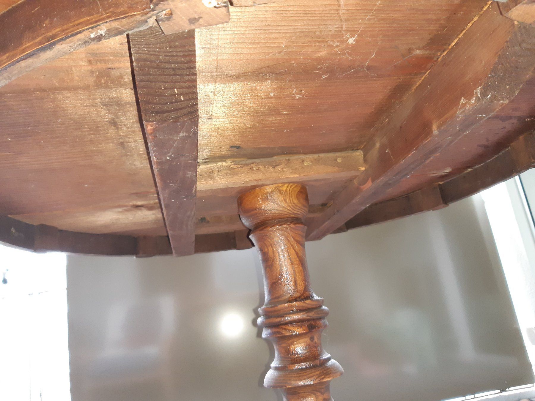 Antiker runder Holztisch, Diagonale ca. 80cm (Standort 3315) (Gebraucht ...