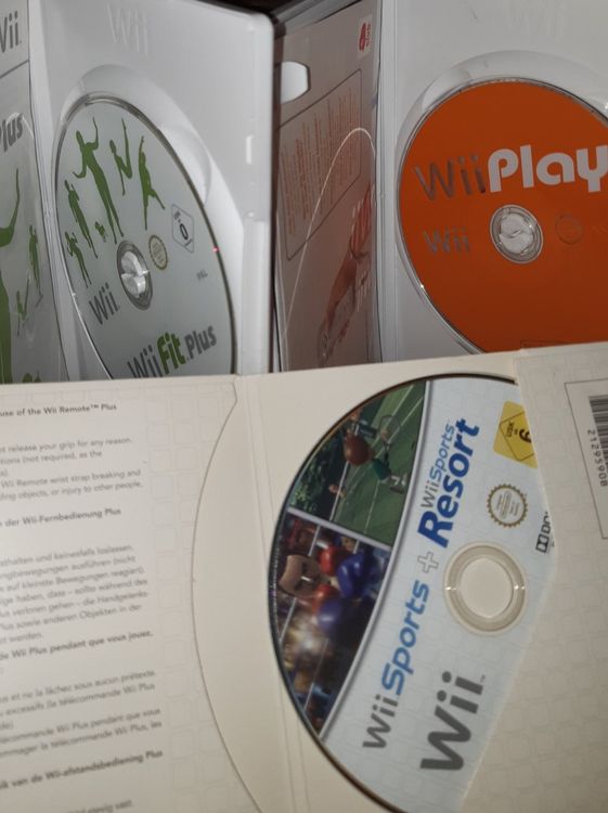 Nintendo Wii: Wii Fit Plus Wii Sports & Resorts-Game Bundle! (Neu ...
