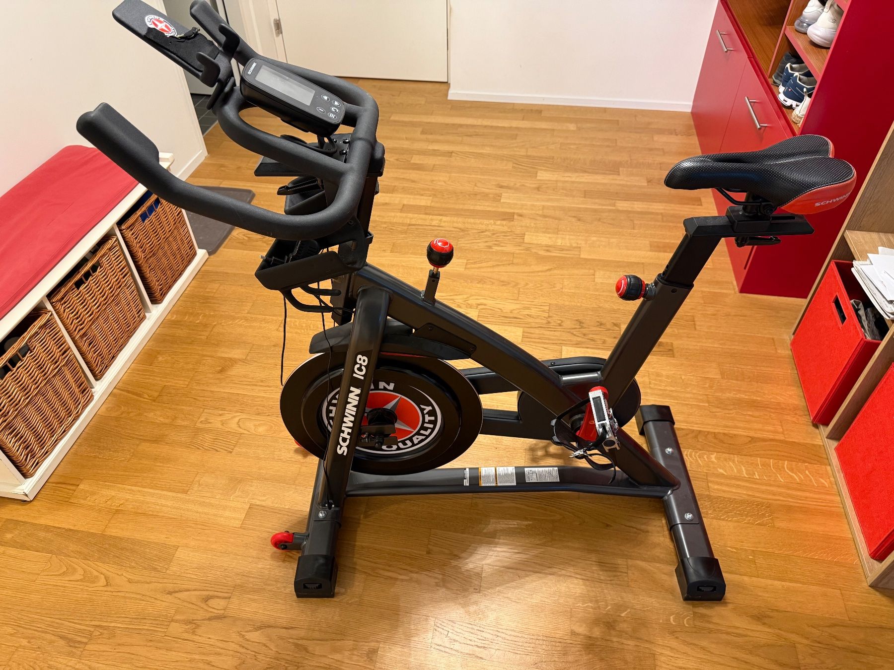 Schwinn IC8 Indoor Cycle - Top Zustand für Workout! (Gebraucht) in ...