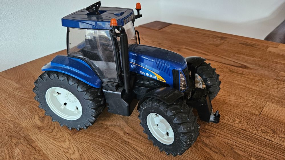 Bruder Traktor, New Holland (Gebraucht) in Trachslau für CHF 10 – mit ...