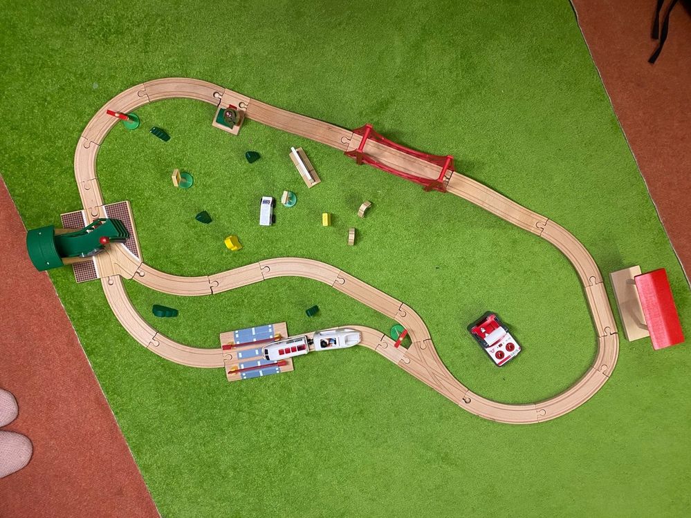 Brio Holz Eisenbahn 48 Teile & Elektrolok mit Fernsteuerung (Gebraucht ...