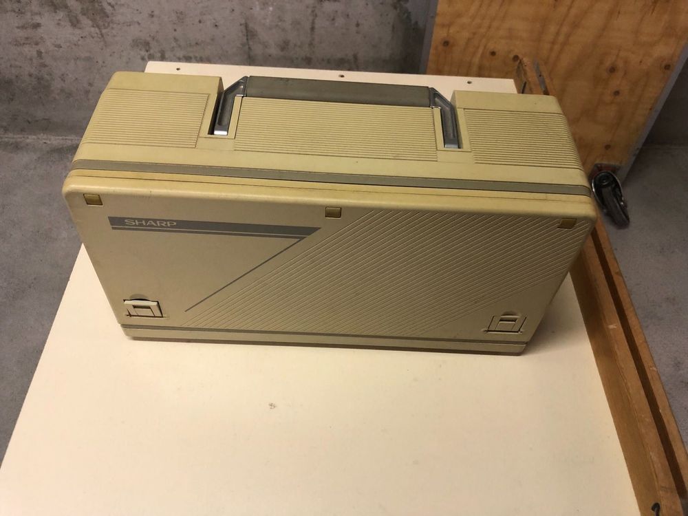 Nostalgie „SHARP PC-7100“ 1980er Jahre (Gebraucht) in Bern für CHF 675 ...