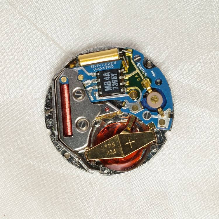 ETA ESA 952 121 QUARTZ rar Uhrwerk Uhr Armbanduhr Quartzuhr (Defekt) in ...