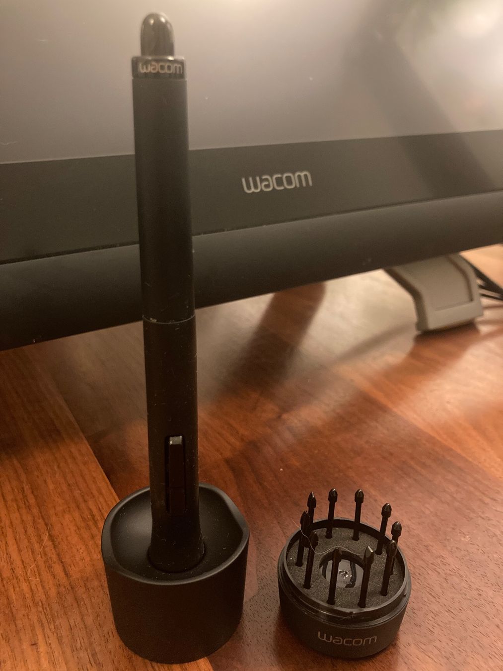 Wacom Cintiq 22HD inklusive Adapter (Gebraucht) in Luzern für CHF 200 – nur Abholung auf Ricardo ...