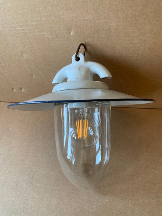 Alte Stalllampe emailliert mit Glassturz Nassraumlampe (Gebraucht) in ...
