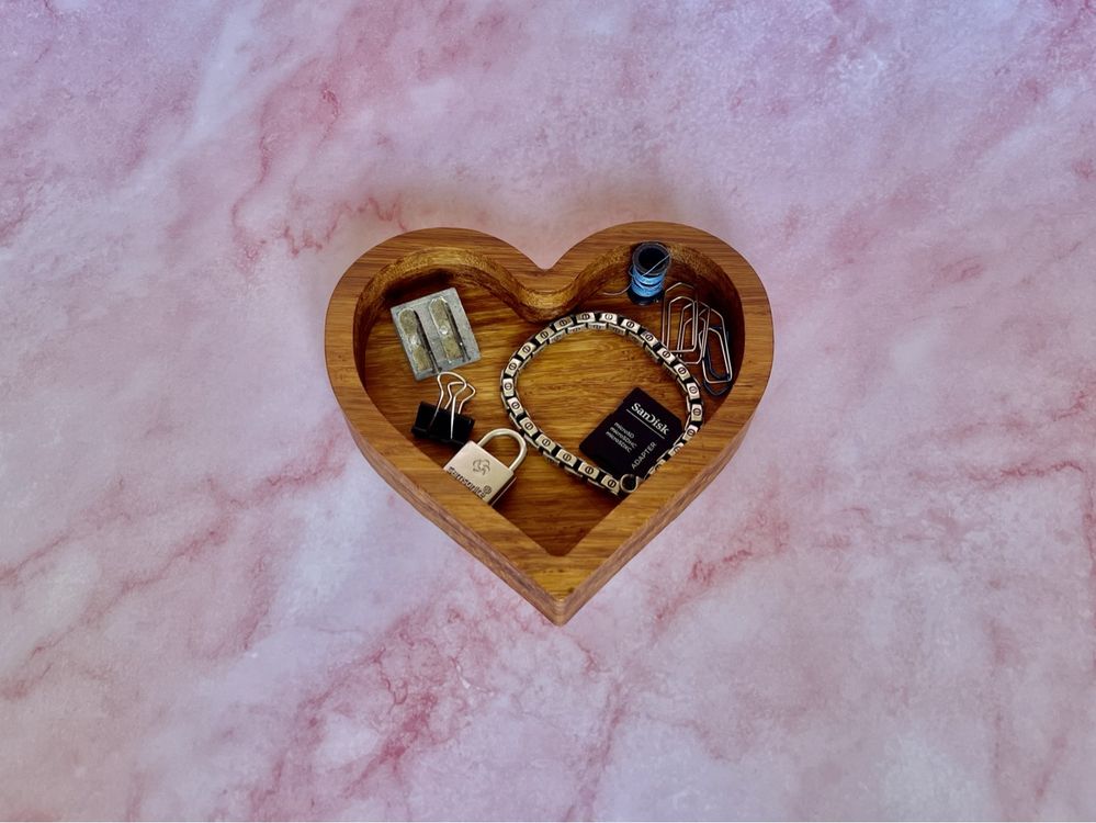 Holzschale handgefertigt herzförmig (Neu (gemäss Beschreibung)) in St. Gallen für CHF 15 – mit ...