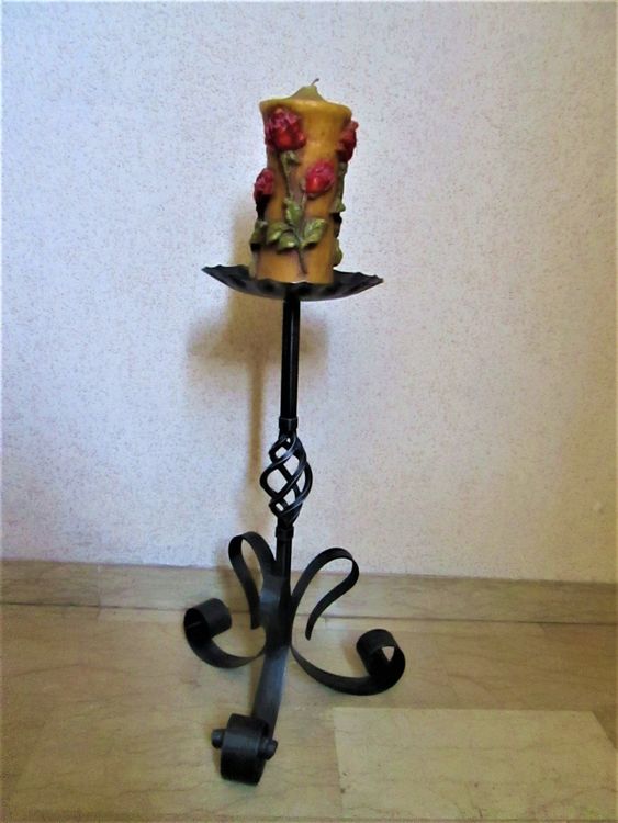 Schmiedeeiserner Kerzenhalter mit Kerze (Gebraucht) in Sementina für CHF 20 – mit Lieferung auf ...