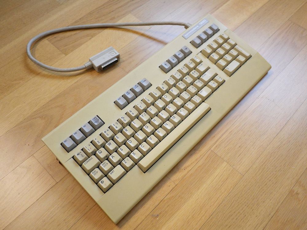 Commodore 128D Keyboard CH Layout (Gebraucht) in Dietwil für CHF 150 ...