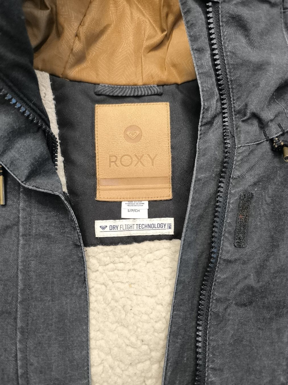 Roxy Winter Jacke, Grau, Grösse S - Warm für den Winter! (Gebraucht) in Uster für CHF 10 – nur ...
