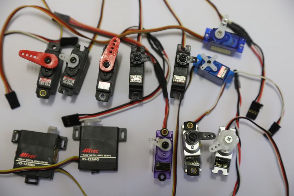 Servos (Gebraucht) in Höri für CHF 34 – mit Lieferung auf Ricardo kaufen