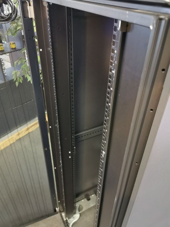 Serverschrank HPE 42HE Rack | Kaufen auf Ricardo