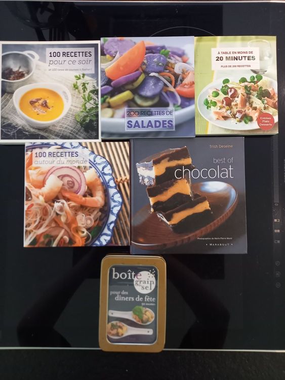 5 livres de cuisines et 1 boîtes de rece (Gebraucht) in Middes für CHF ...