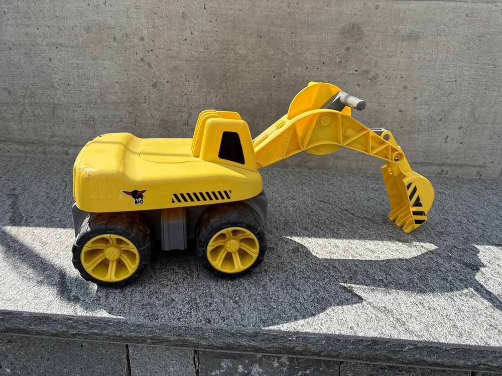 Robuster Spielzeugbagger für den Sandkasten (Gebraucht) in Hergiswil NW ...
