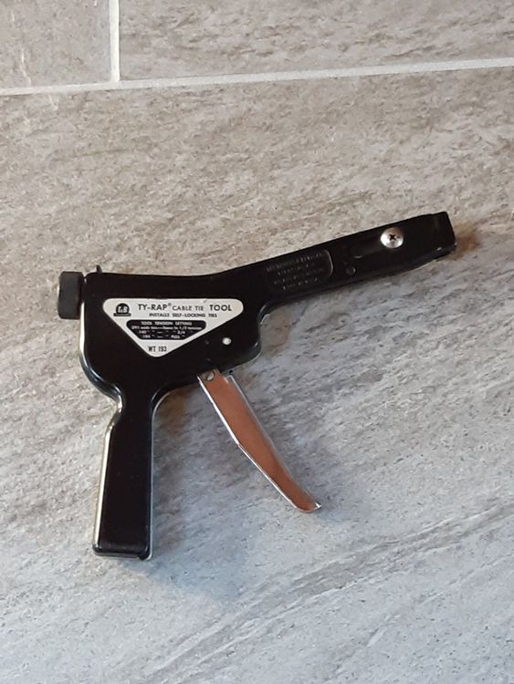 TY-RAP TOOL. zum spannen der Kabelzüge. (Gebraucht) in Flamatt für CHF ...