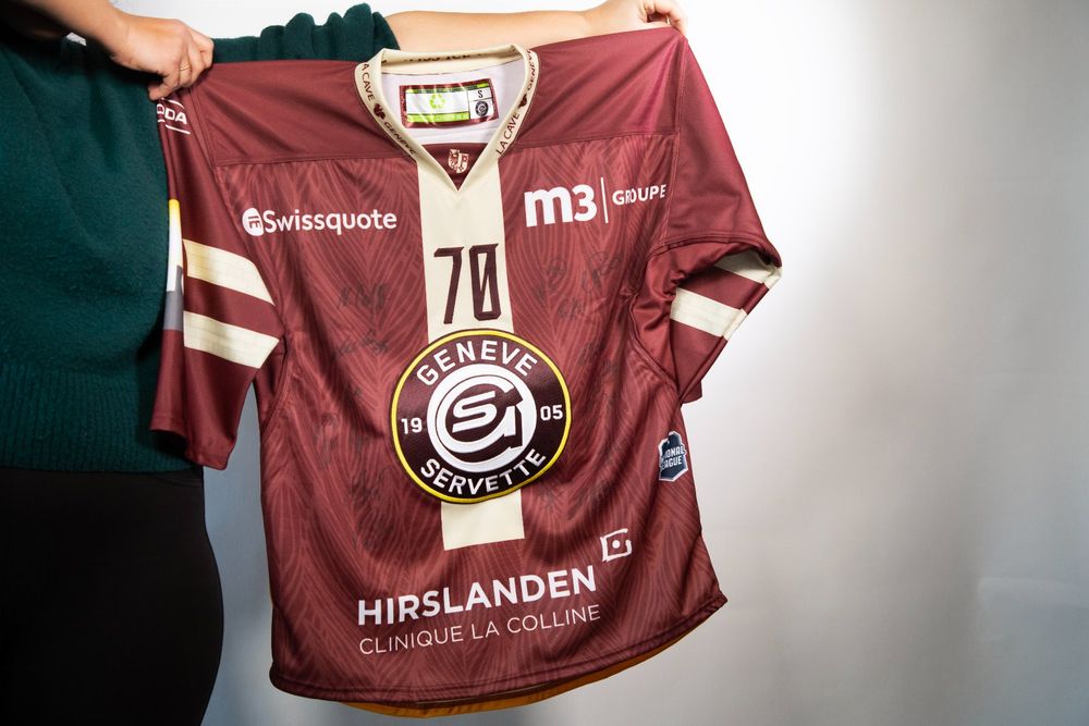 Maillot du titre du GSHC dédicacé (Neuf (Voir description)) à pour CHF ...