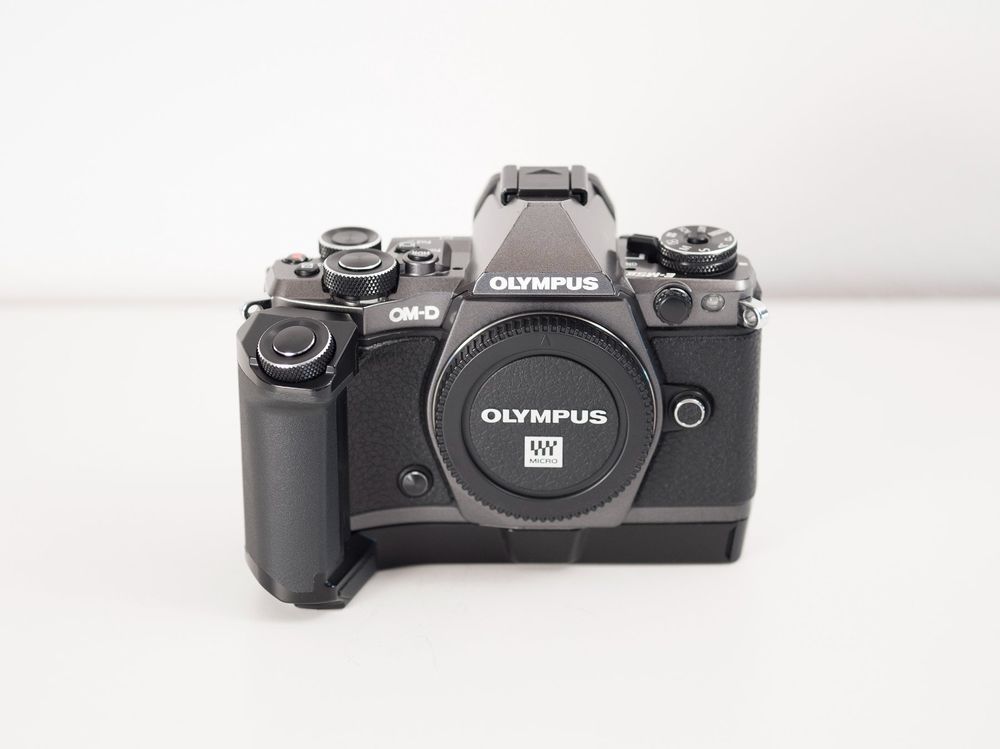 Olympus OM-D EM-5 Mark II Limited Edition Titanium Body (Gebraucht) in ...
