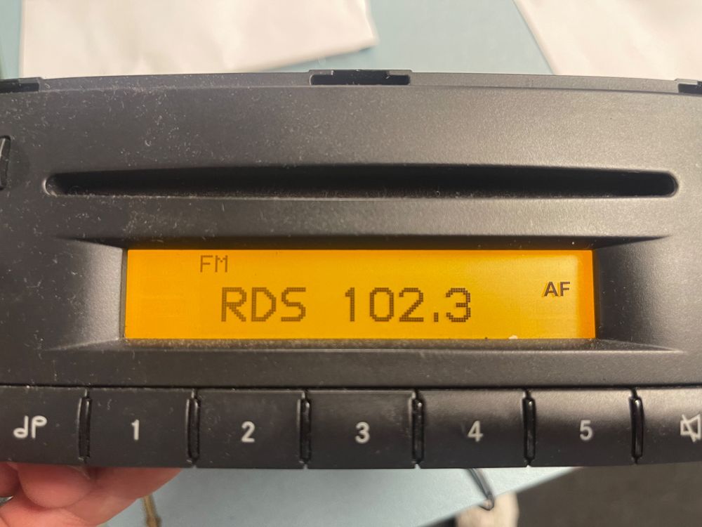 Auto Radio mit cd original Vito und Viano Lieferung gratis (Gebraucht) in Thun für CHF 49 – mit ...