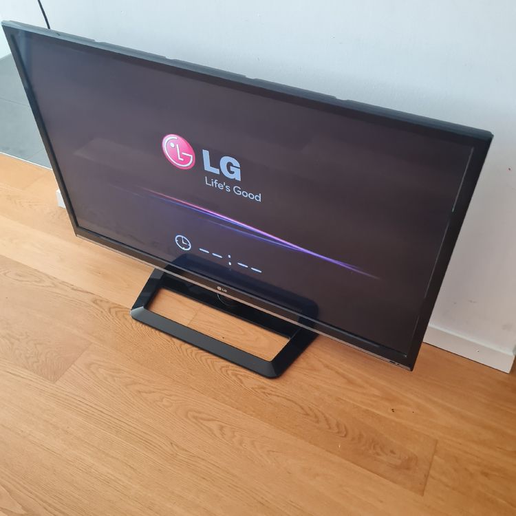 LG Fernseher TV sehr Flach 42 Zoll | Kaufen auf Ricardo