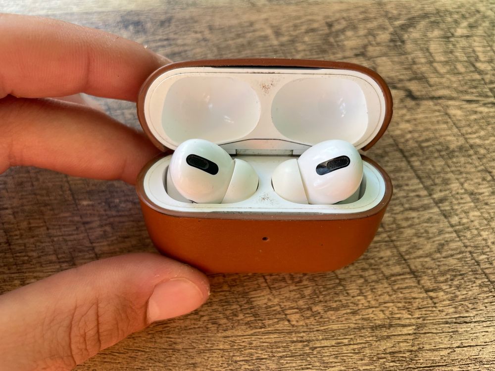 Apple AirPods Pro 1. Gen - TEILDEFEKT - inkl. Zubehör | Kaufen auf Ricardo