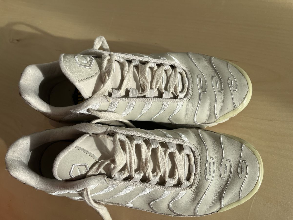 Nike TN Air Max Plus Premium Creme Beige (Damen) 40 (D'occasion) à ...