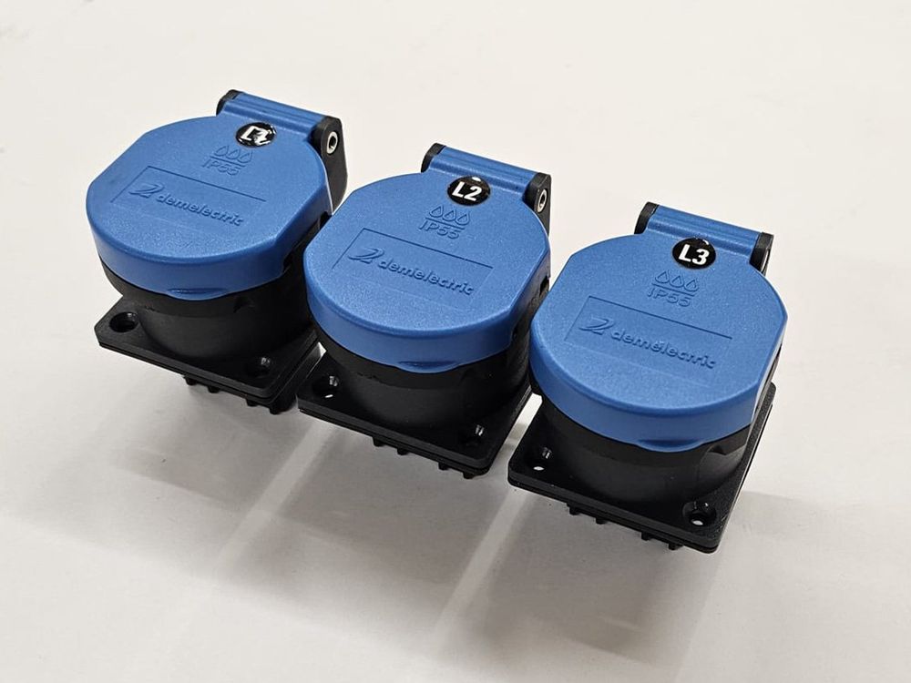 T23 Einbau - Steckdose - Demelectric IP55 - 3er Set | Kaufen auf Ricardo