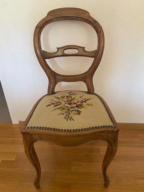 Antiker Stuhl - ca. 130 Jahre alt, mit Gobelin. Sg Zust. (Gebraucht) in Sulz AG für CHF 9 – nur ...